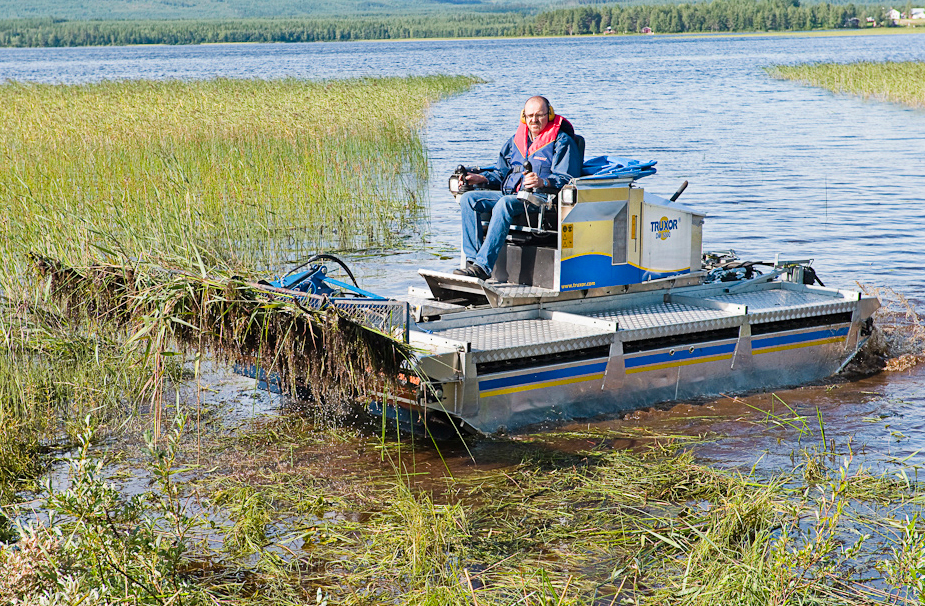 Aquatic Weed Cutting, Removal and Control | Aquaclear Water Management